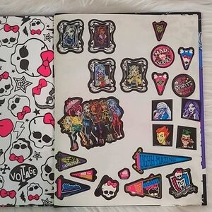 monster high | Other | 23 Monster High Collectible Yearbook Fearbook ...